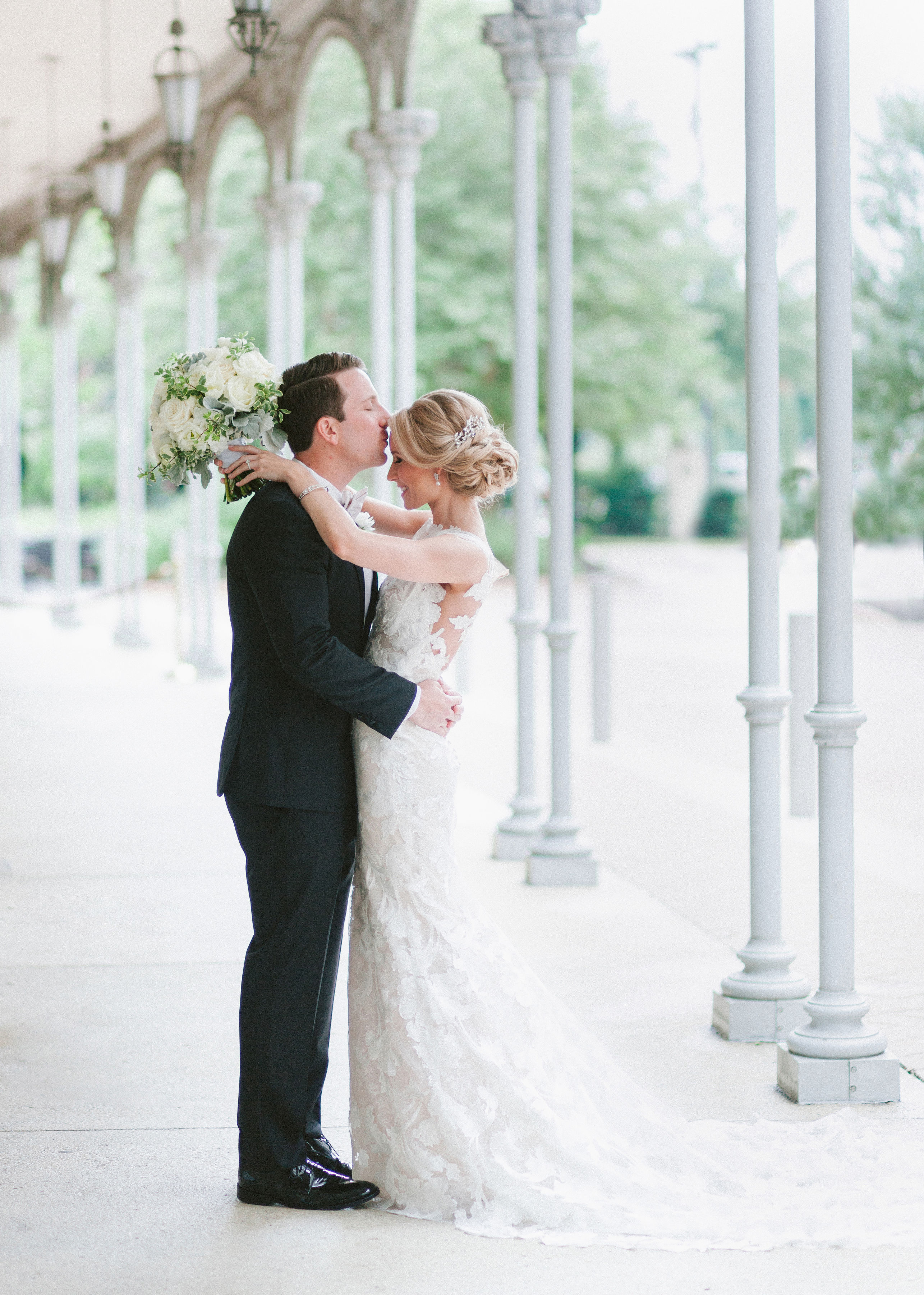 Rachel and Justin’s Wedding Day Intertwined Modern Elegance with their ...