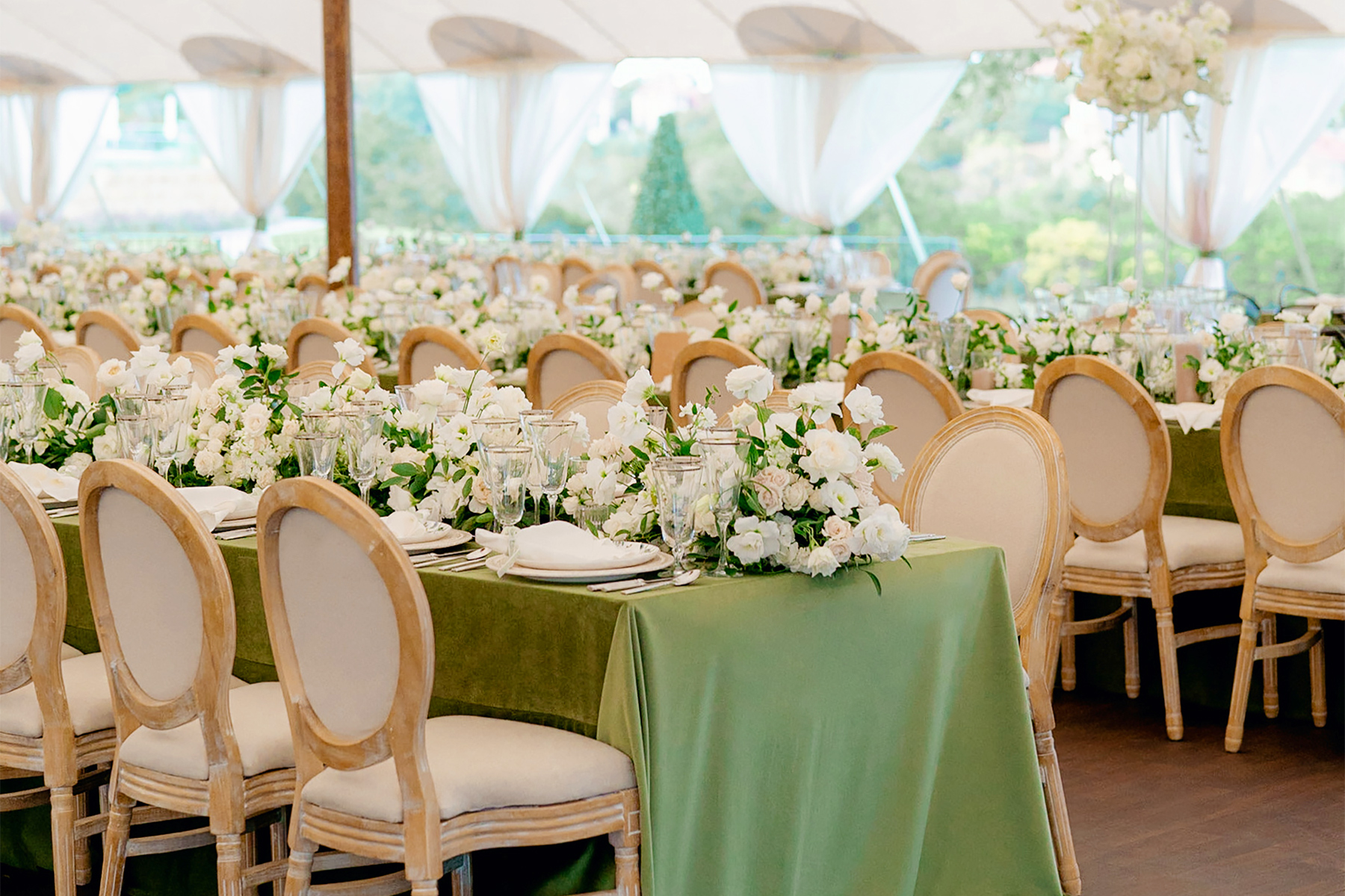 Anna-Cook-and-Skyler-Wheeler-reception-tables