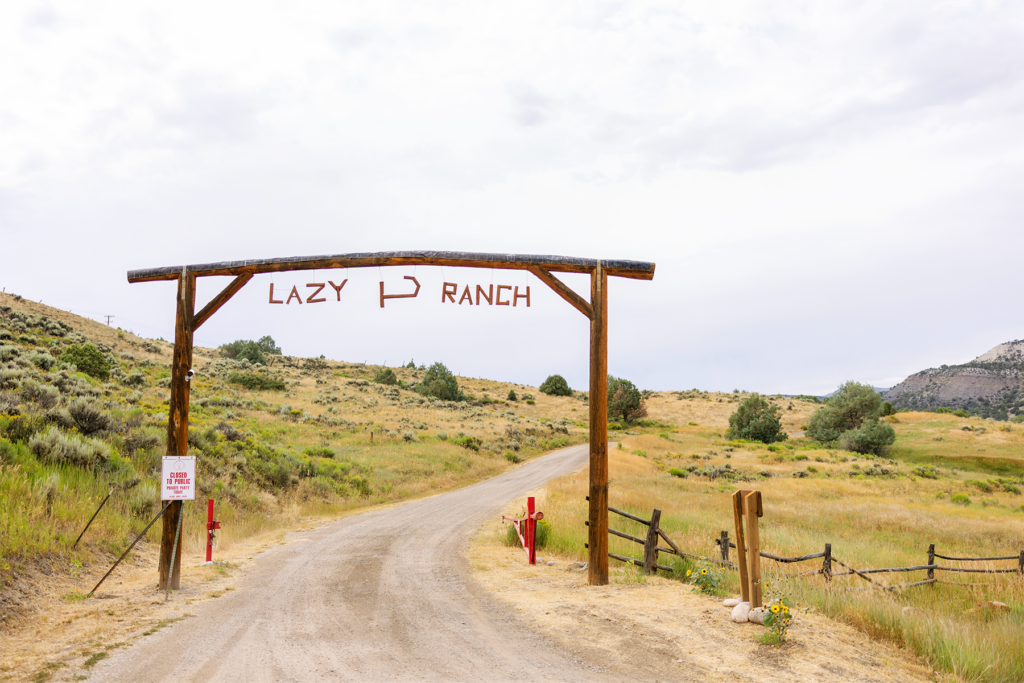 Brittany-davidson-cameron-brown-wedding-venue-lazy-j-ranch
