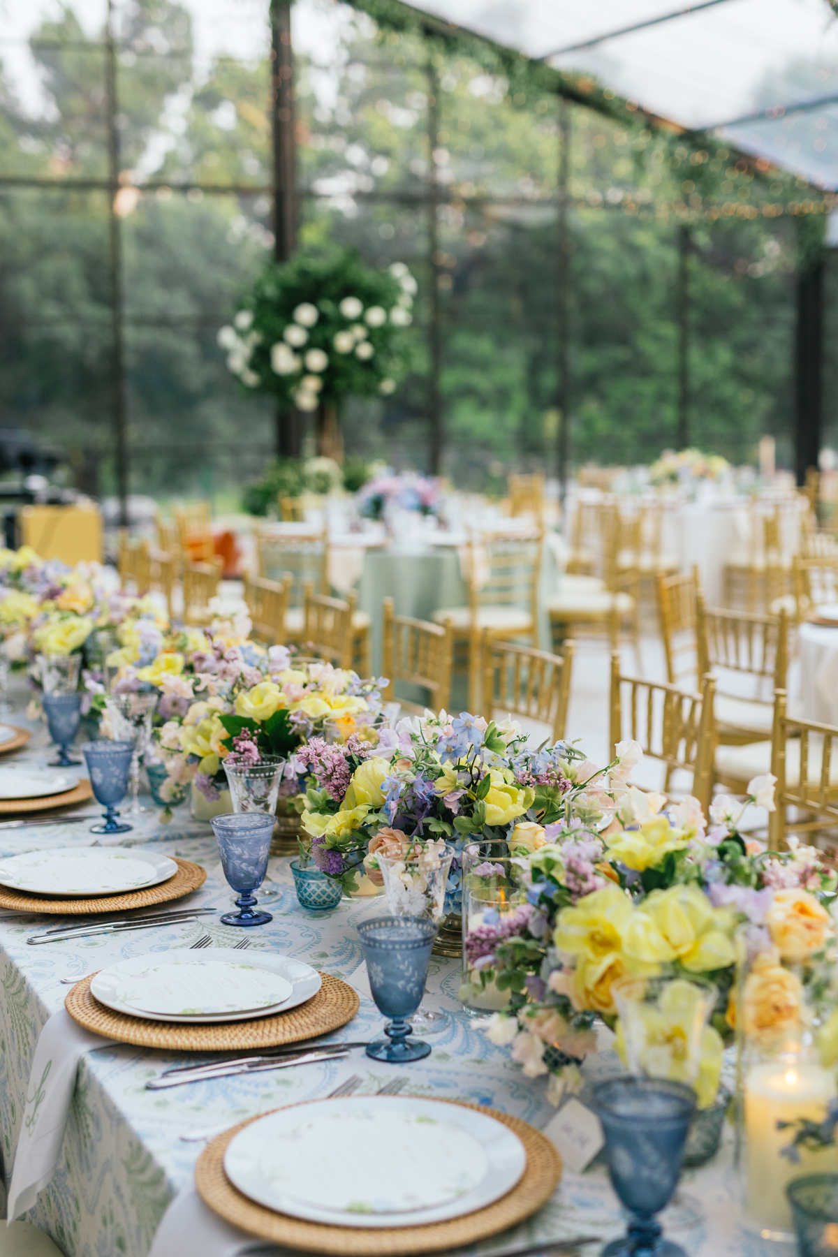 Anna-Buford-and-Luke-Nguyen-reception-table-VERT