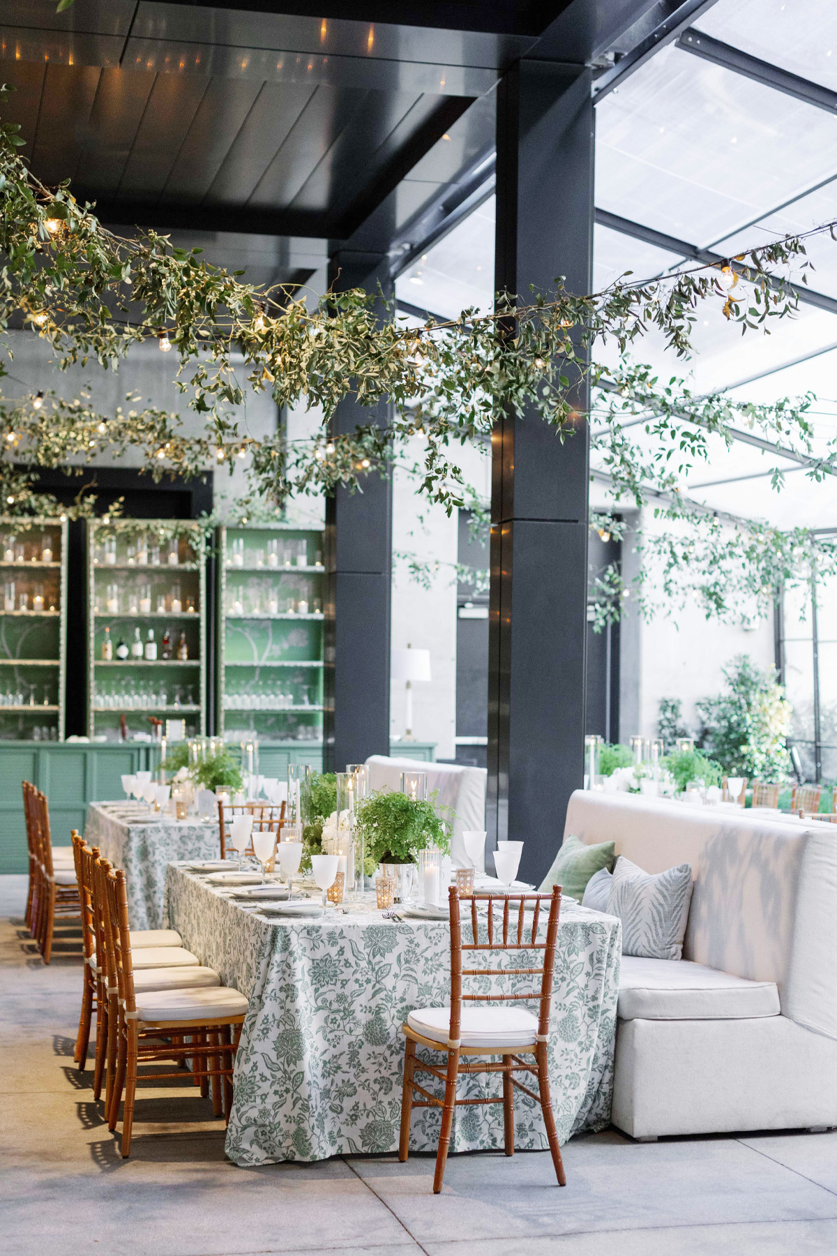 Sarah-McLaughlin-and-Kurt-Hanson-wedding-reception-tables-VERT