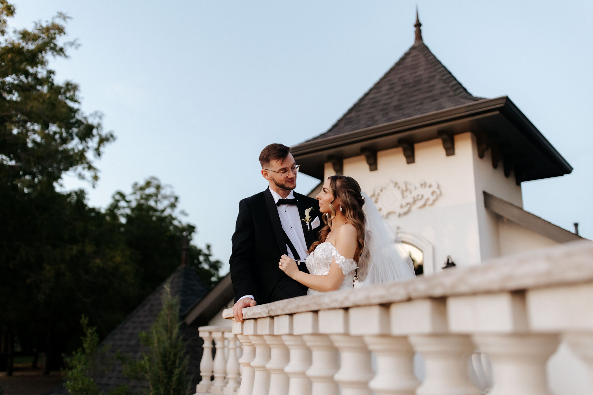 brighton-abbey_boujee-bloom_brittany-bay_balcony-6