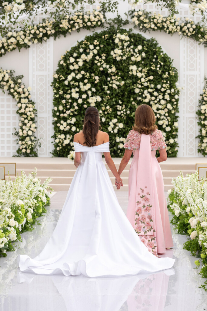 Savannah-Troutt-portrait-with-mother-VERT